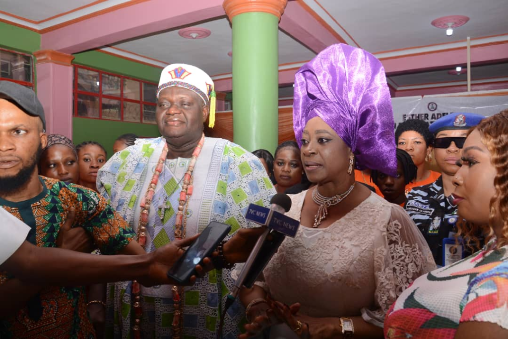 Osun First Lady Erelu Ngozi Adeleke enrolls youths in skill acquisition - Vanguard News