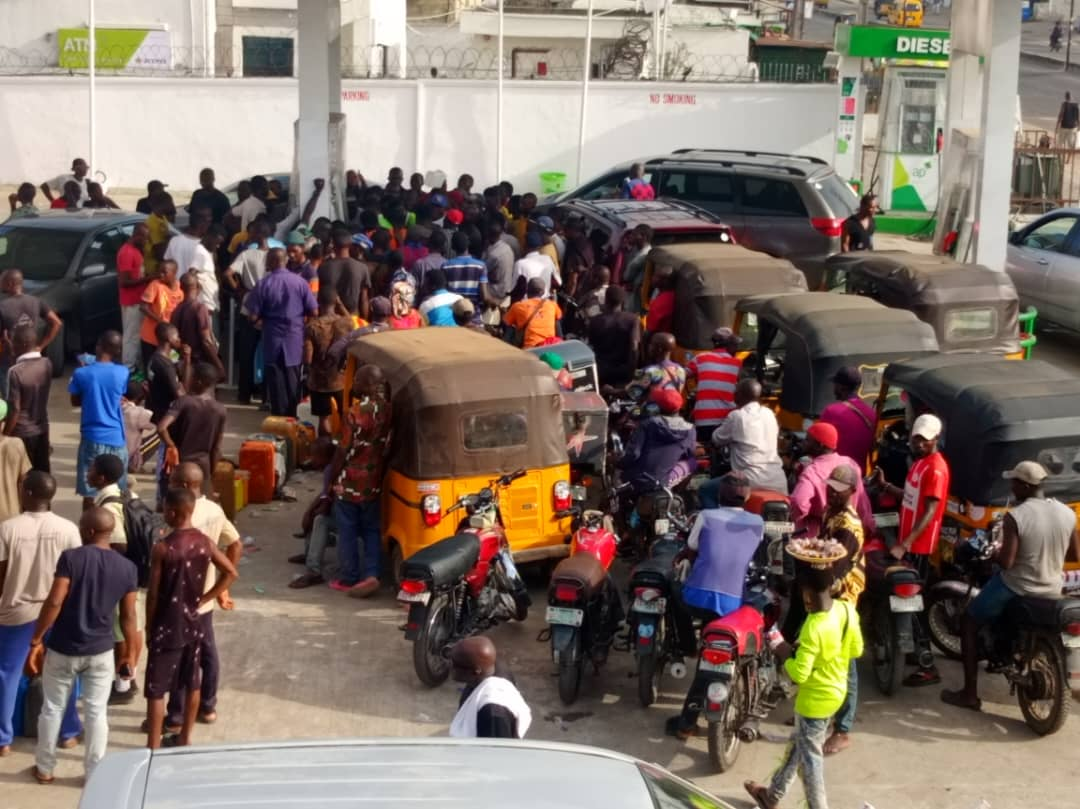 Photos: Passengers groan as fuel scarcity, long queues hit Lagos, Abuja, Kwara, Osun - Vanguard News