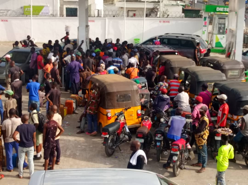 Photos: Passengers groan as fuel scarcity, long queues hit Lagos, Abuja, Kwara, Osun - Vanguard News