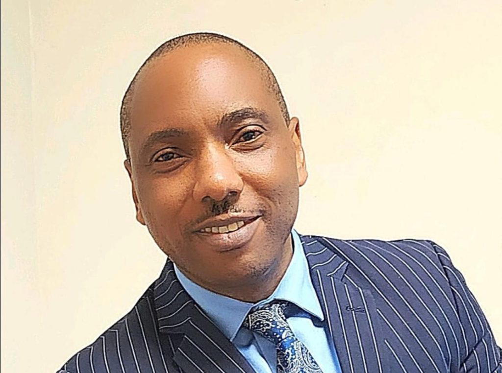 GWR: US-based Nigerian, Nelson Aluya hails chess master, Tunde Onakoya ...