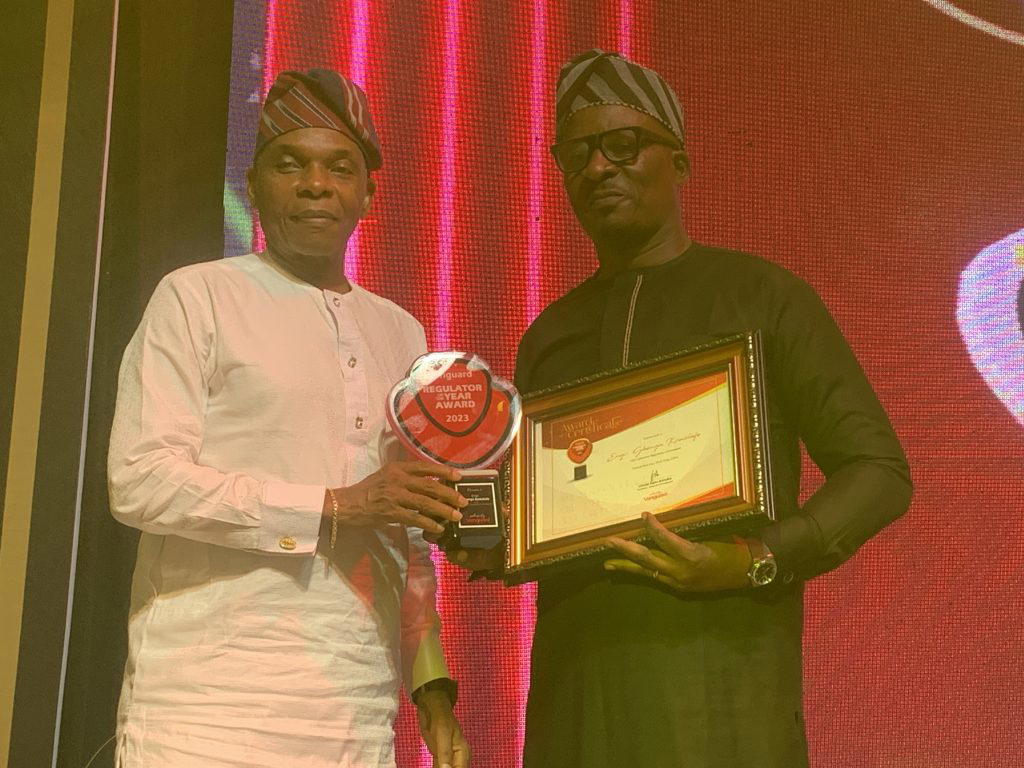 Komolafe, Runsewe receive Vanguard Regulator, Arts Award - Vanguard News