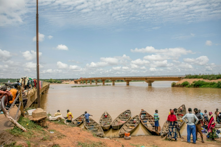 Benin closes river crossing with Niger in escalating trade tensions ...