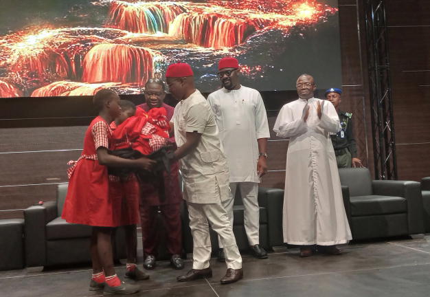 Sen Ngwu splashes N81m scholarship on students in Enugu