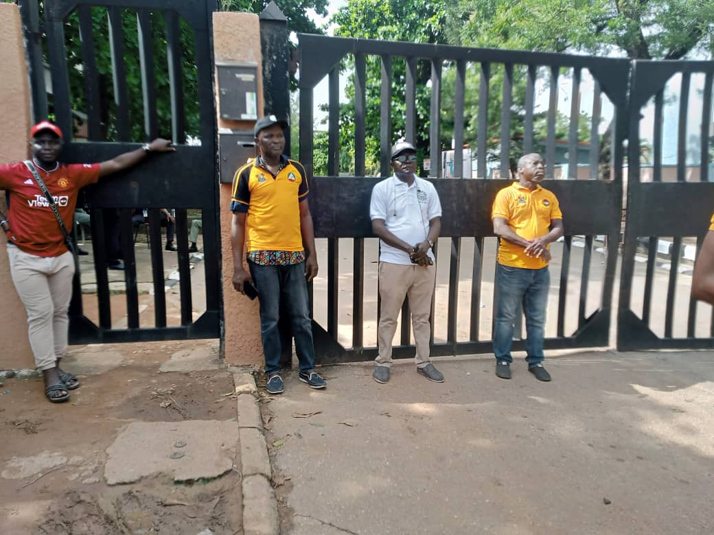 Strike: NLC shuts down Lagos secretariat, Ikeja - Vanguard News