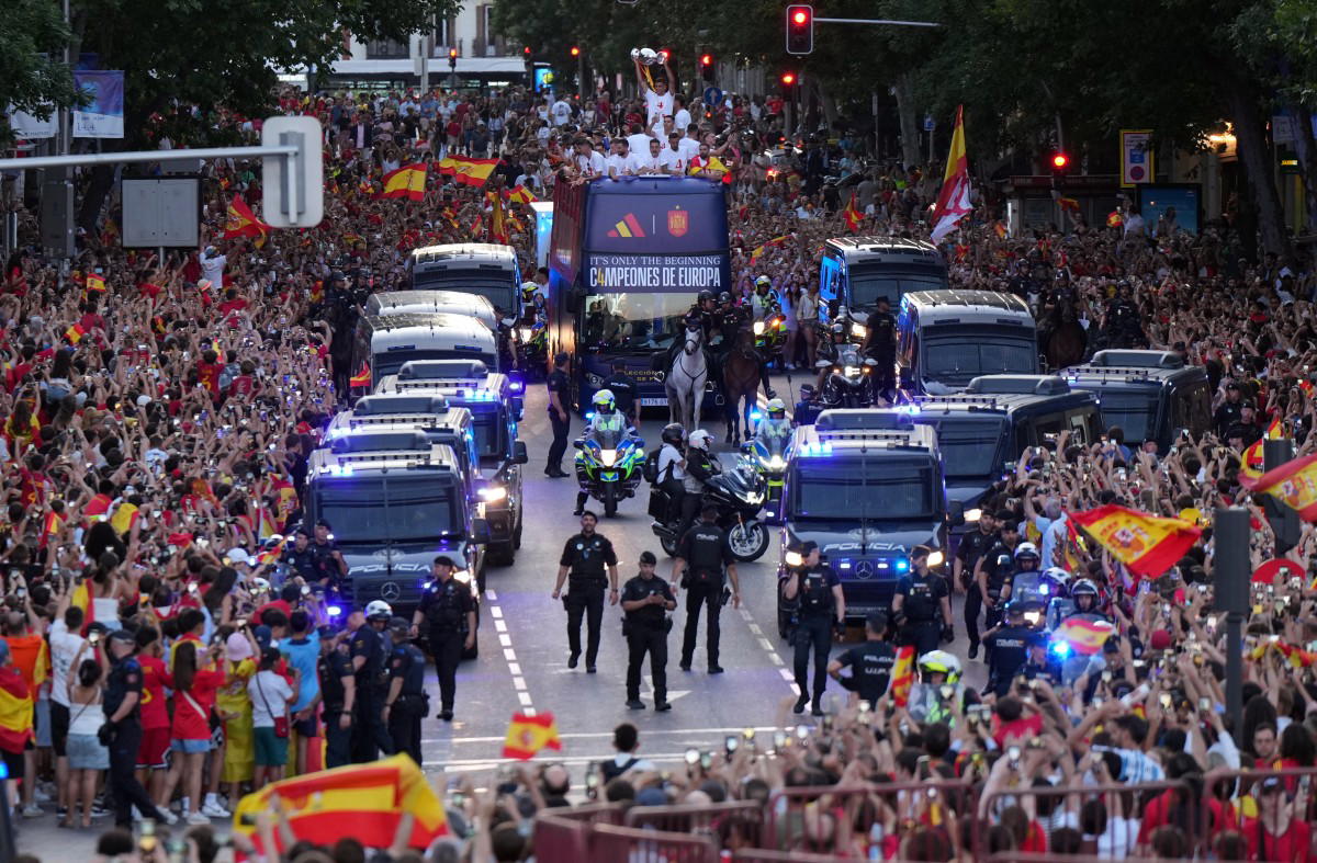 Photos: Spain celebrate winning Euro 2024 with trophy parade in Madrid ...