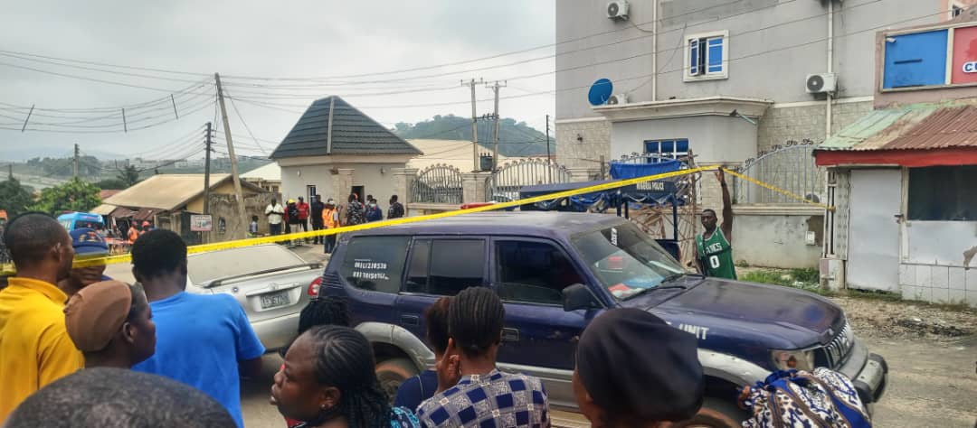 Many trapped as Abuja building collapses [Photos] - Vanguard News