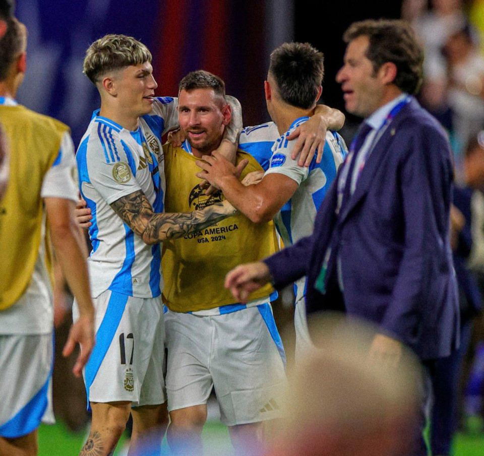 Alejandro Garnacho reacts to accusation he 'ignored' Lionel Messi in ...