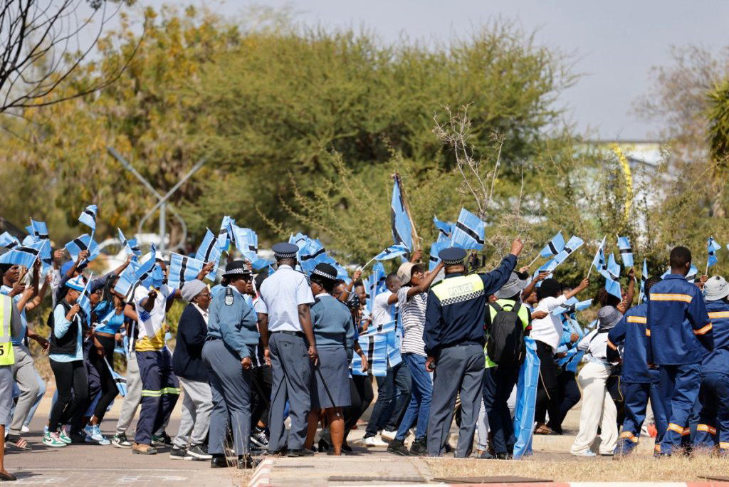 Photos: Flags and dancing as Botswana welcomes home Olympic gold winner ...