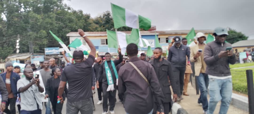 Protest in Nigeria: ‘Na je je we de go’ anti-protesters chant, take ...