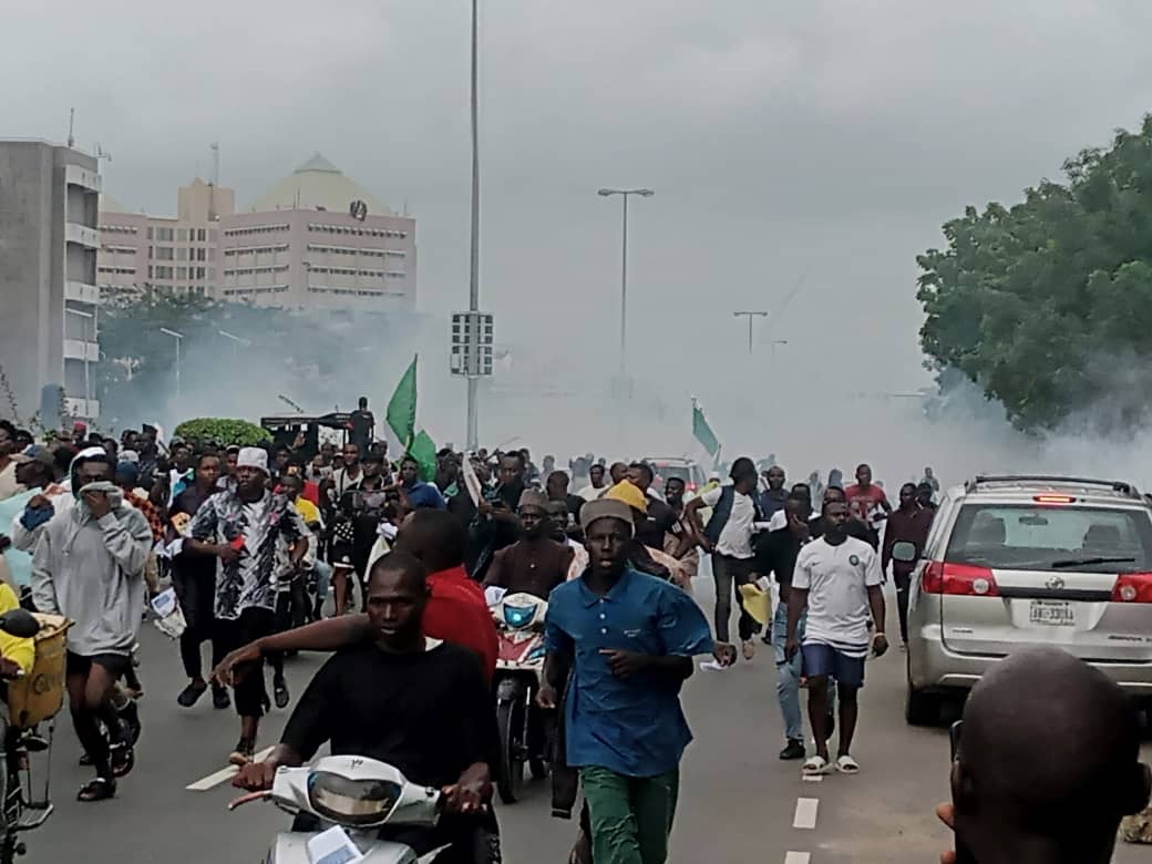 Protest in Nigeria: Abuja protesters clash with security at Eagle ...