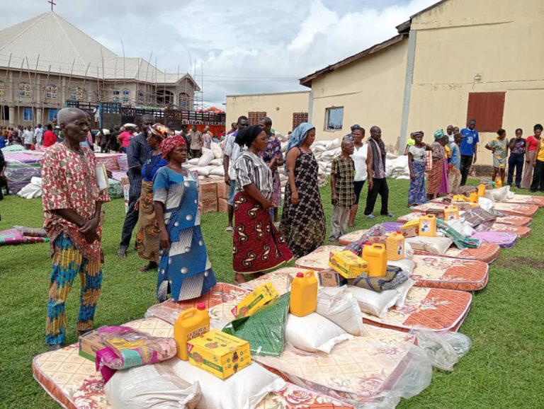 FG, Benue distribute disputed relief materials to IDPs - Vanguard News