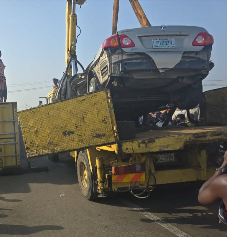 Driver escapes death as 40ft container falls on car - Vanguard News