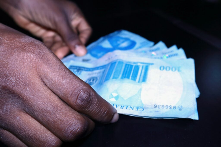 Naira depreciates to N1,392/$ in parallel market - Vanguard News