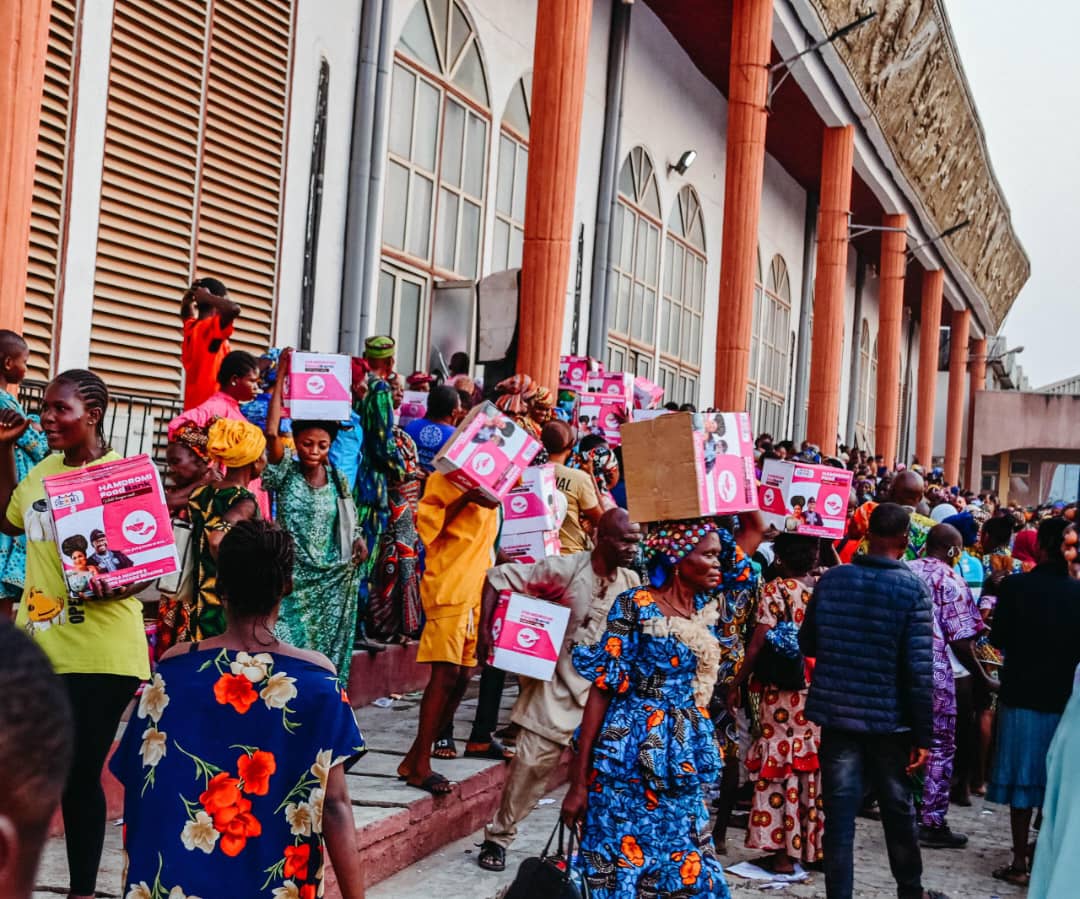 Yuletide: Ondo lawmaker, wife gift constituents at annual thanksgiving ...