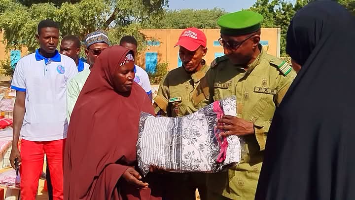 Group shares food palliatives with flood victims in Maradi