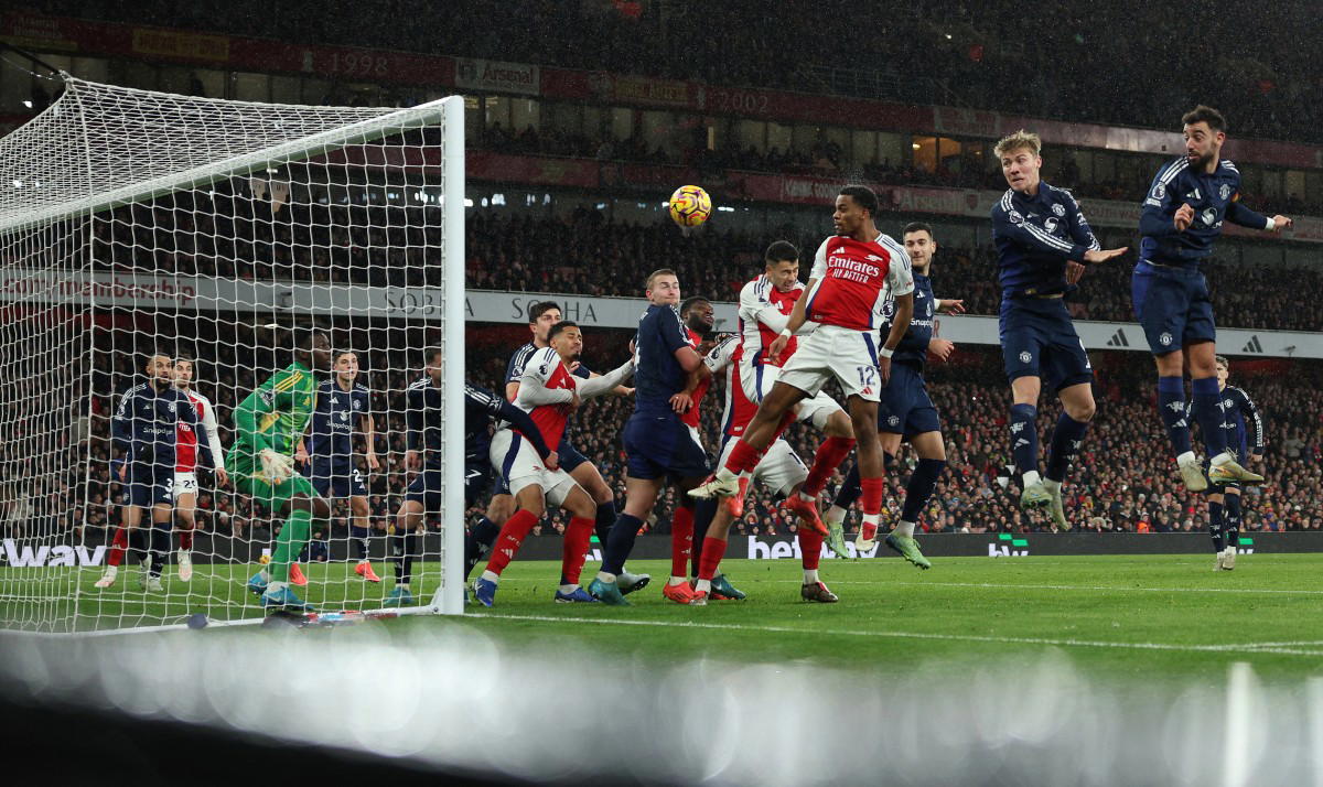 EPL: Arsenal beat Man Utd 2-0 to close gap on Liverpool - Vanguard News