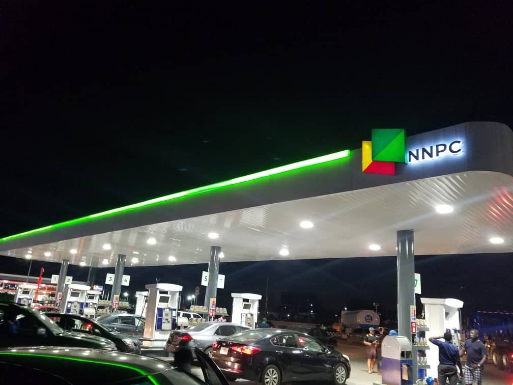 NNPCL slashes petrol ex-depot price by 12% to N899 per litre - Vanguard News