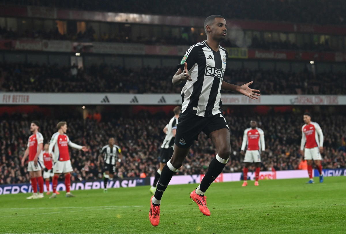 Newcastle put one foot in Carabao Cup final after 2-0 win at Arsenal ...