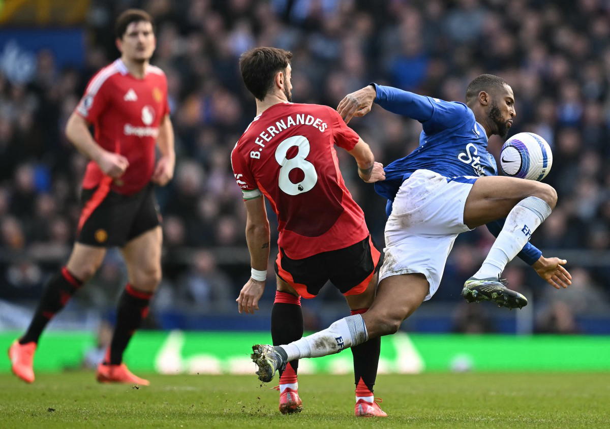 Fernandes inspires Man Utd fightback for Everton 2-2 draw - Vanguard News
