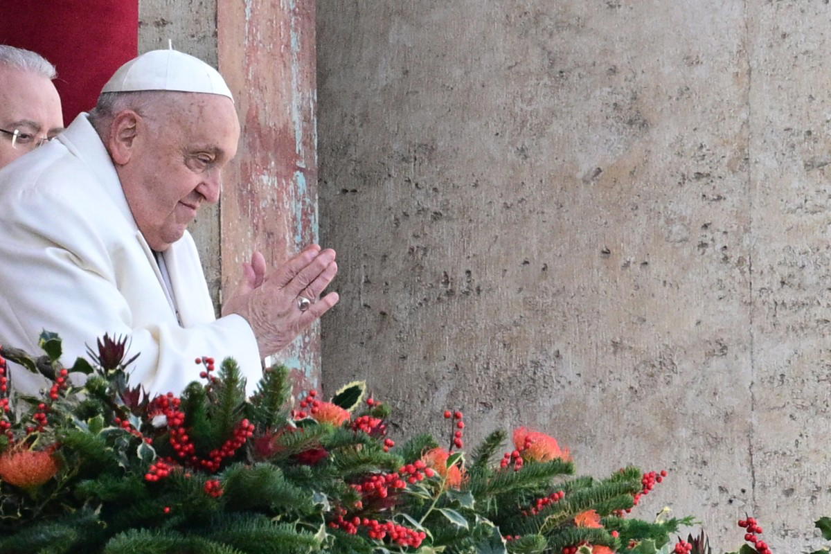 Pope Francis showing 'slight improvement', says Vatican - Vanguard News