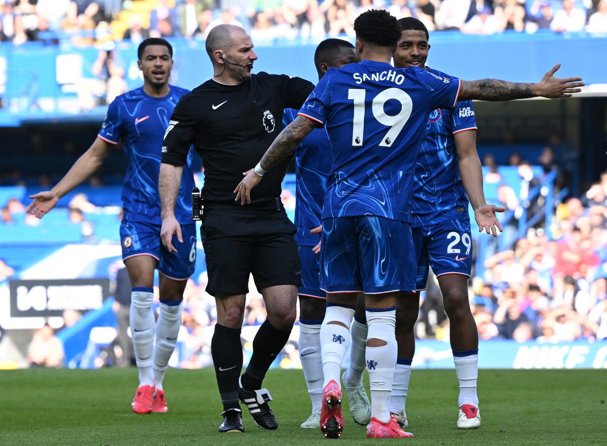 Chelsea run away 1-0 victor against Leicester, boost top four hopes ...
