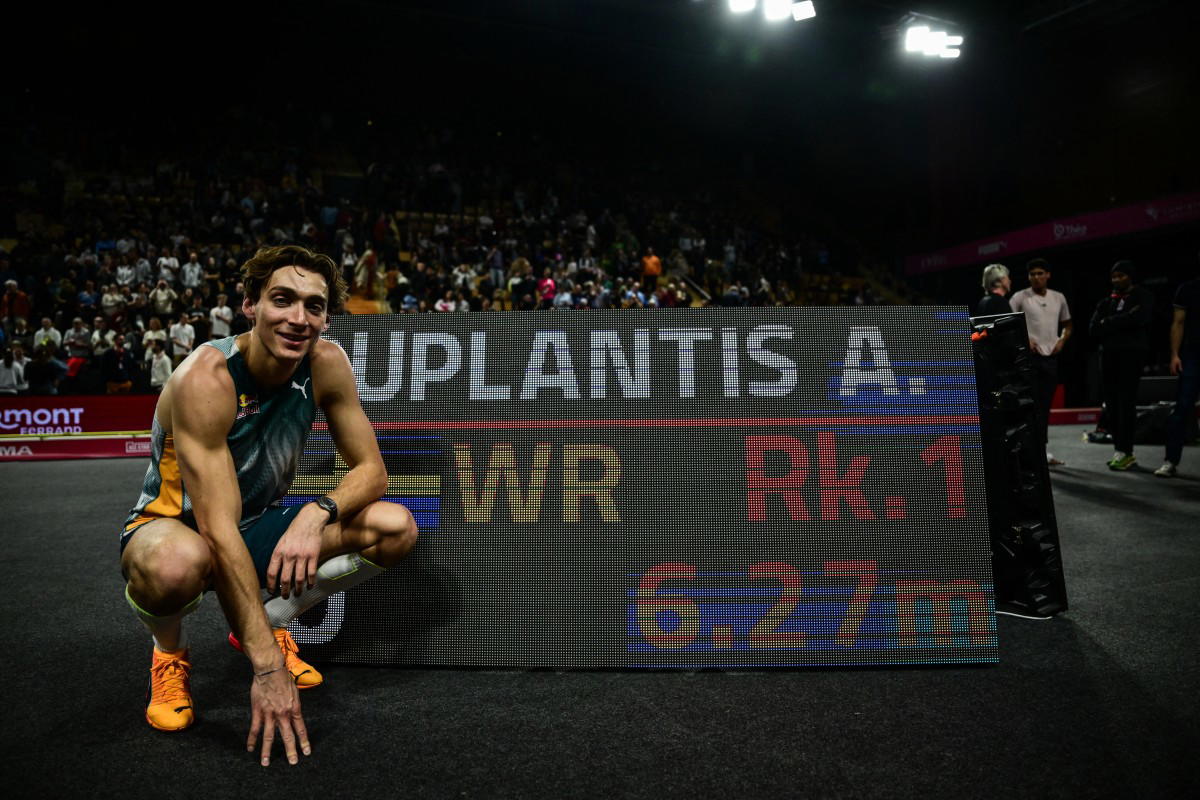 Duplantis breaks his own pole vault world record with leap of 6.27m ...