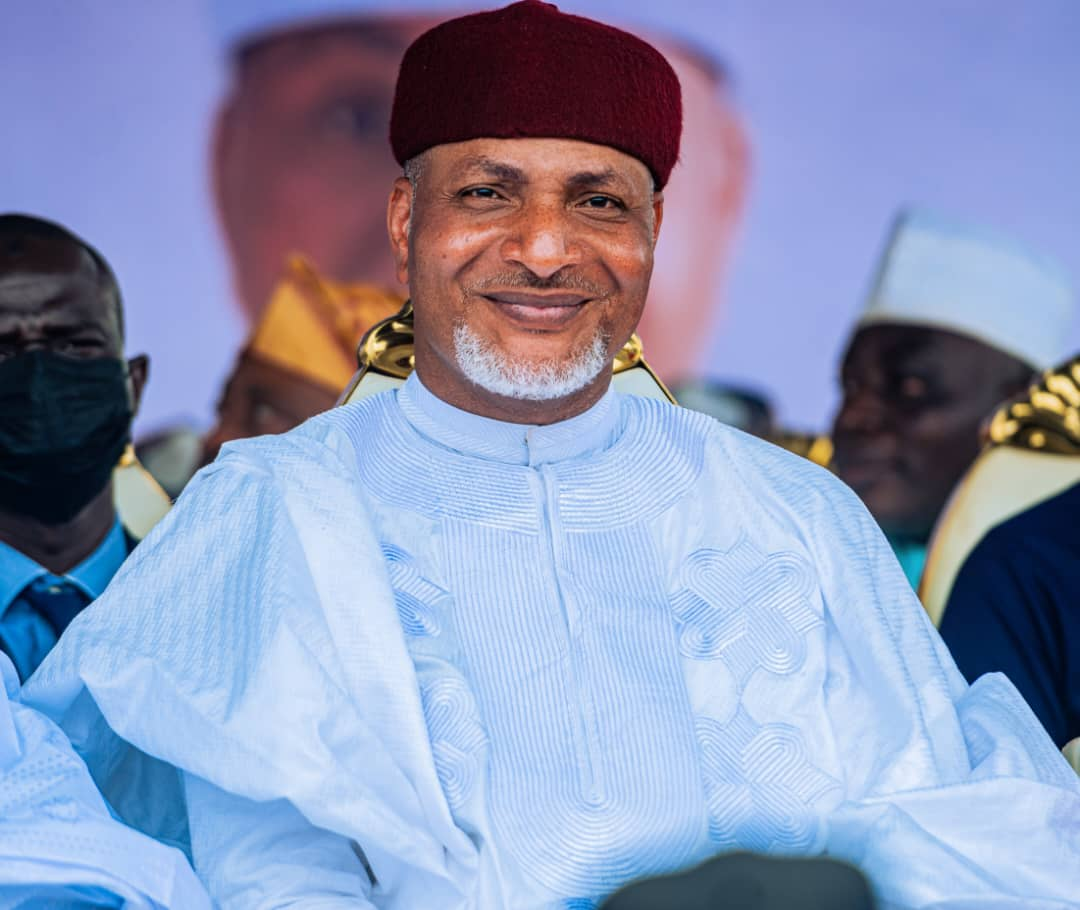 Bus donation -Omo Ibile Igbomina applauds Sen. Mustapha, says he ...