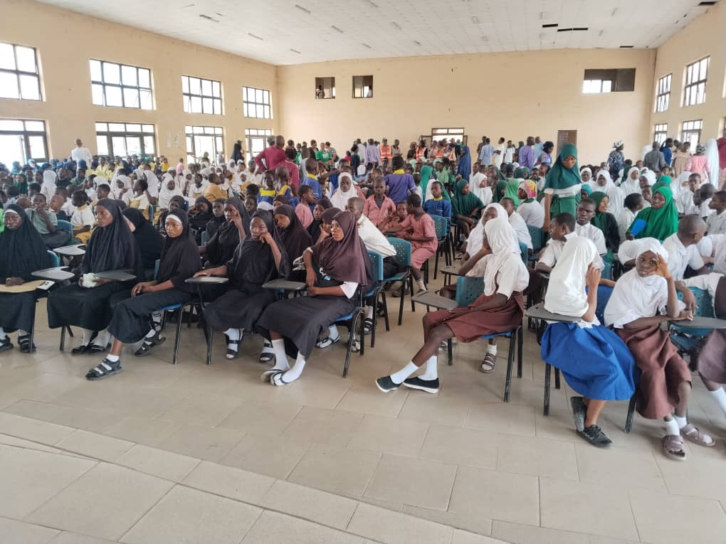 Adeleke distributes corrective glasses, medication to 42,000 Osun ...