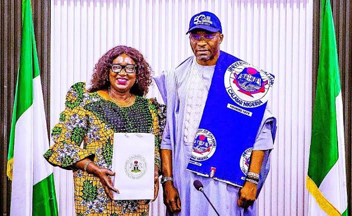 Deputy Speaker Kalu donates collection of books to UNICAL's law faculty ...