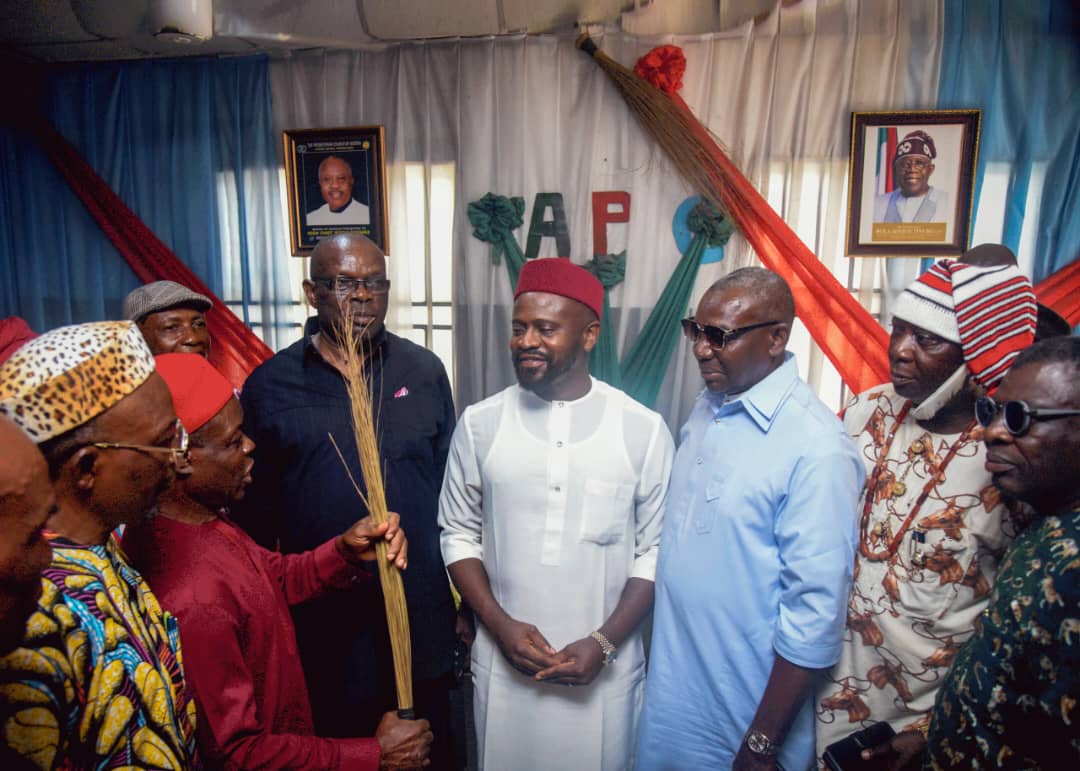 APC leaders meet in Bende: Ikenna Ukwa, Ononogbu discuss Party unity ...