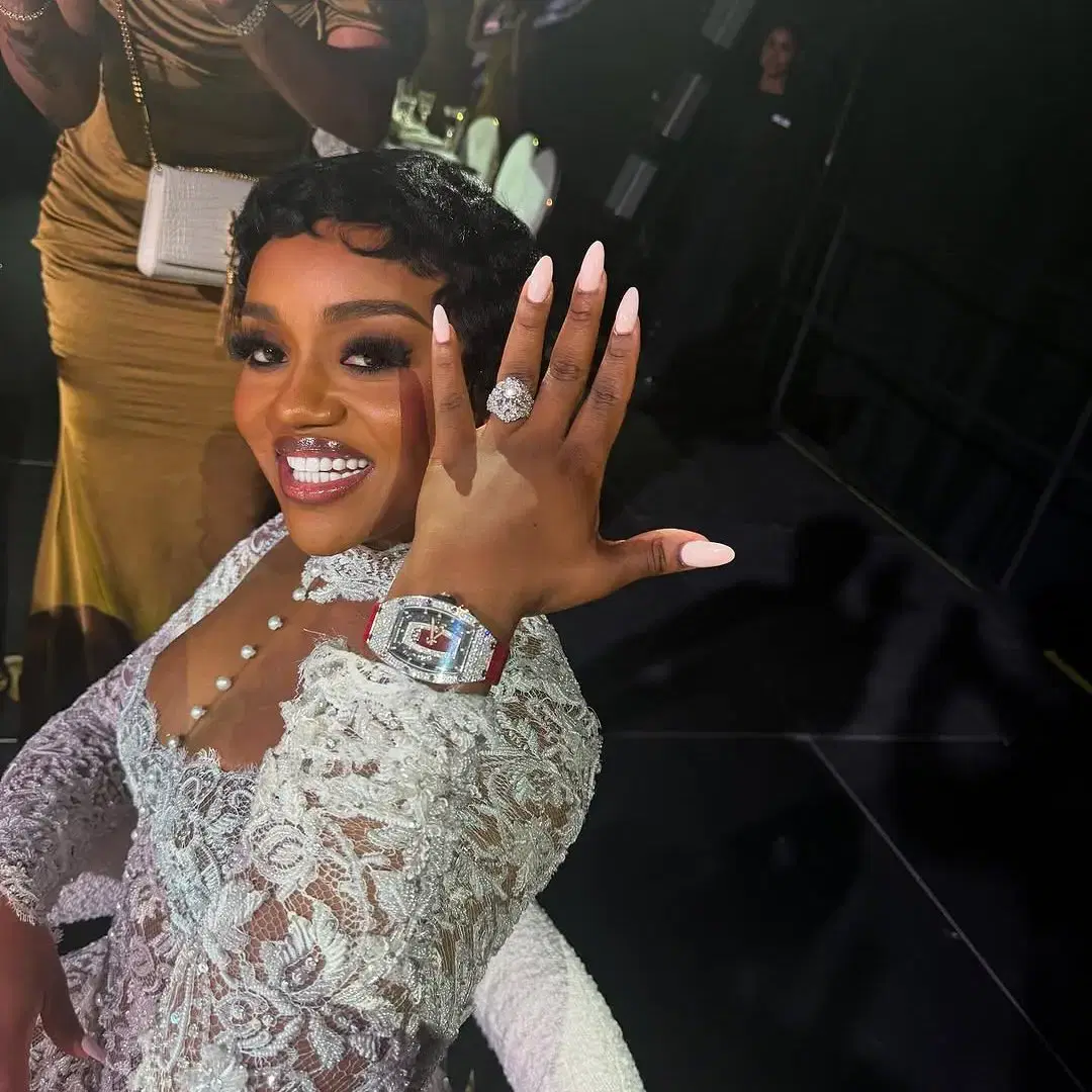Davido gifts wife Chioma $300,000 Richard Mille diamond watch ...