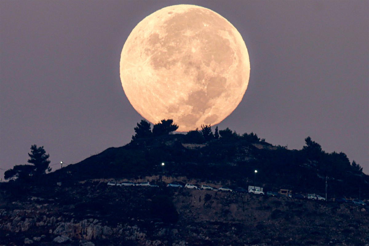 Photos: 'Blood Moon' rises during total lunar eclipse - Vanguard News